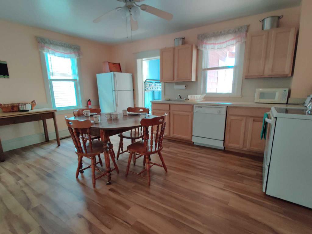 3005 ATLANTIC AVENUE - WILDWOOD SEASONAL PET-FRIENDLY SUMMER VACATION RENTALS at WILDWOODRENTS ...